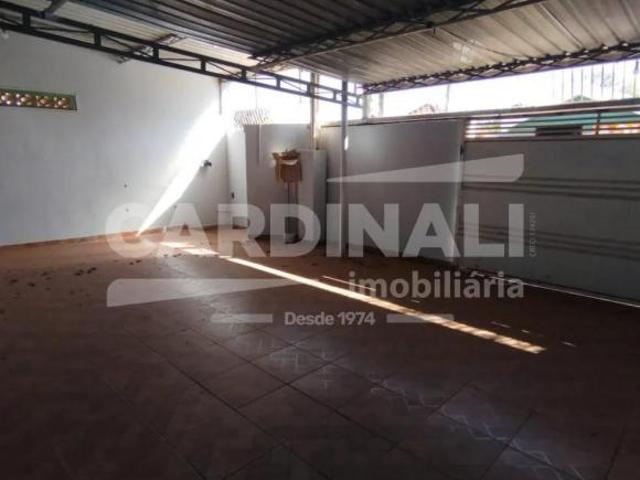Casa com excelente localização, próximo supermercados e escolas