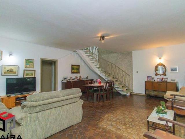 Casa com excelente metragem 313m², 4 dormitorios e 4 vagas em Mirandopolis