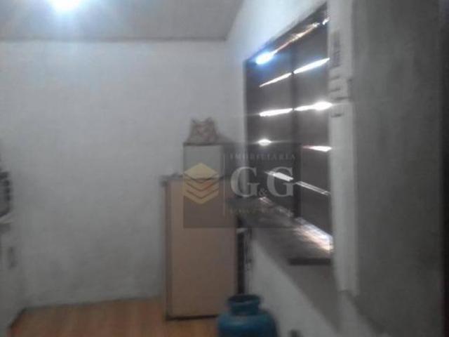 Casa com excelente ponto comercial em Itapuã