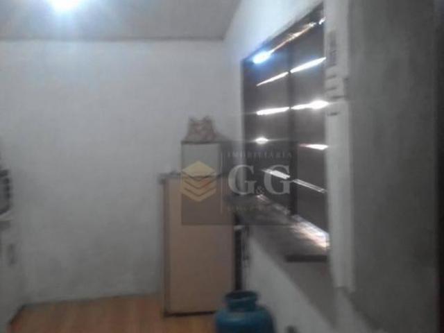 Casa com excelente ponto comercial em Itapuã