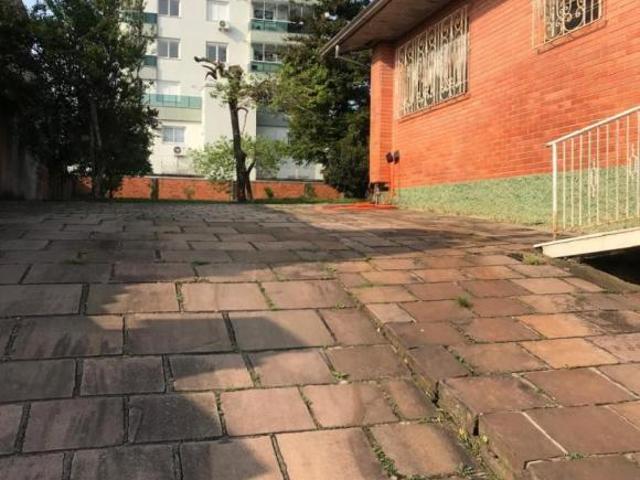 Casa com excelente terreno de 1.200 metros quadrados situado perto