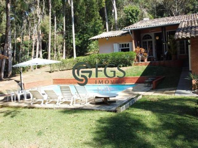 Casa com excelente terreno e localização no Condomínio Veleiros de Ibiúna SP