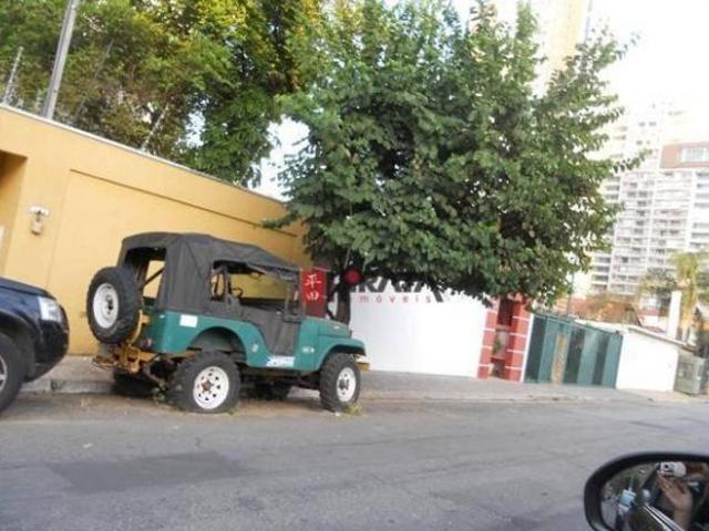 Casa com excelente terreno, em uma localização nobre