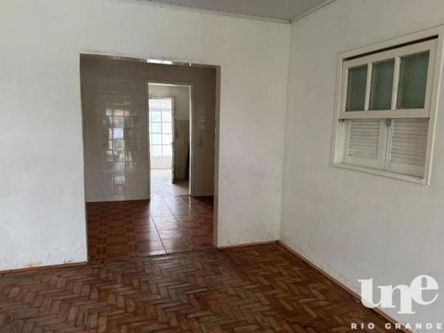 Casa com excelente terreno na Via Brás