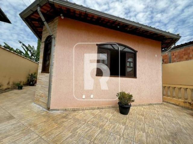 CASA COM EXECELENTE LOCALIZAÇÃO!