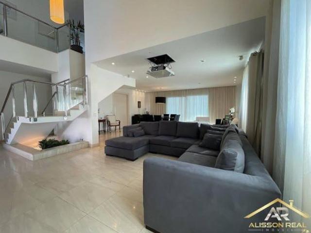 Casa com fino acabamento, 4 Sts, 4 Vagas, 481,20m² Alphaville SP
