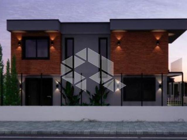 CASA COM FINO ACABAMENTO NO RESIDENCIAL SANTA JULIA