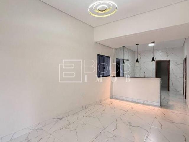 Casa com fino acabamento na QR 516 de Samambaia com 3 quartos sendo 1 suíte