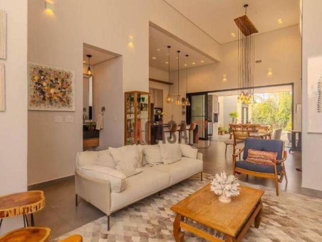 Casa com fundo para mata · 3 Suítes · Terreno 415,5m² | Alphaville Nova Esplanada — Condomínio Fecha