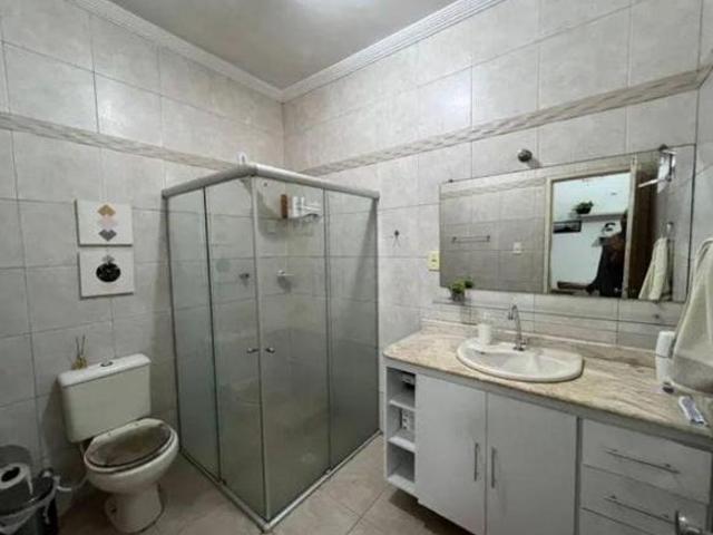 Casa com garagem para carro e moto no Rio Pequeno