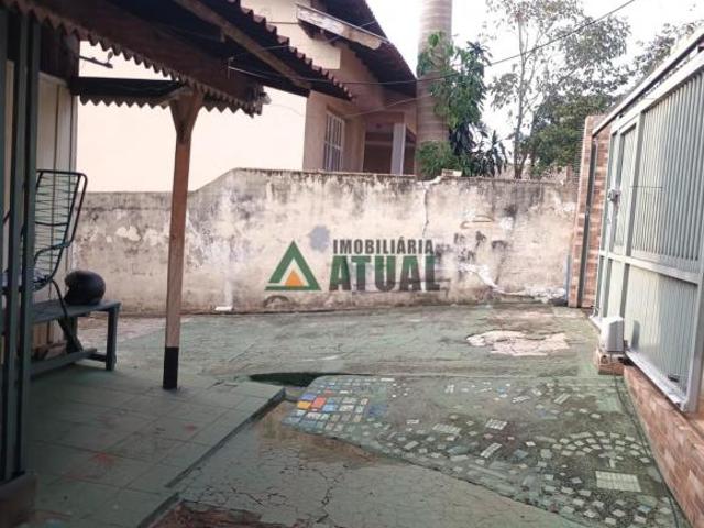 CASA COM GRANDE POTENCIAL DE INVESTIMENTO NA REGIÃO CENTRAL
