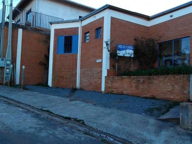 Casa com Grande Terreno e Potencial de Investimento