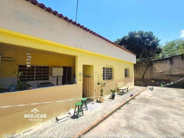 Casa com habite se, em lote 607m², 03 quartos, 2 salas Céu Azul