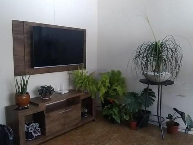 CASA COM HABITES DE 03 QUARTOS, SALA, COPA, COZINHA BANHEIRO E GARAGEM