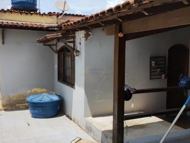 CASA COM HABITES 03 QUARTOS E 03 VAGAS
