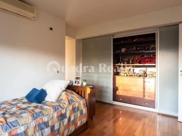 Casa com incrível jardim no Jardim Guedala