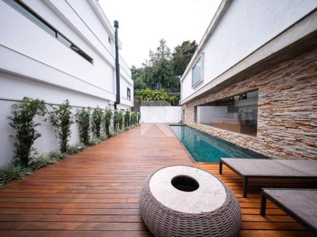 Casa com Jardim, 4 suítes 4 Vagas à venda, 549 m² Campo Comprido Curitiba/PR