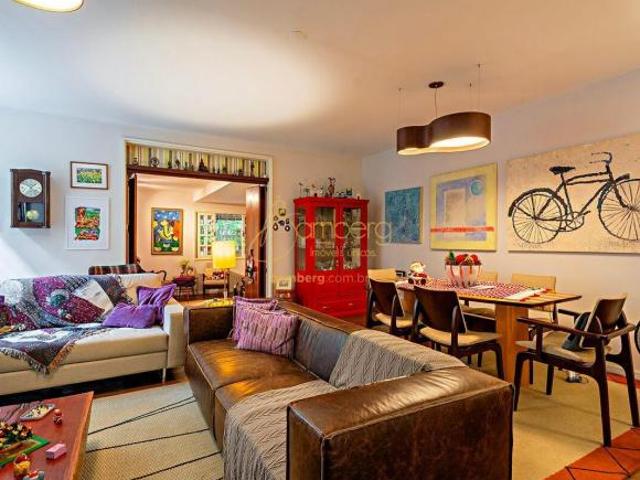Casa com jardim e piscina no Alto da Boa Vista