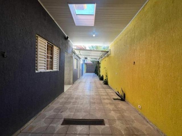 Casa com Jardim em Rua Fechada e Segurança 24h na Vila Madalena