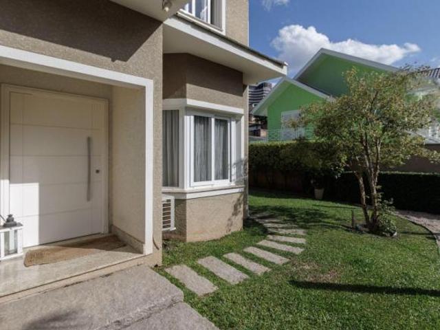 CASA COM JARDIM NO ECOVILLE