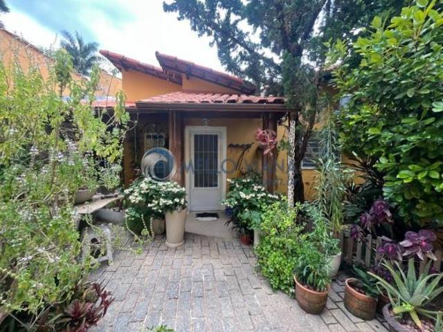 Casa com jardins no Vale dos Pinheiros 3 Quartos 2 suites