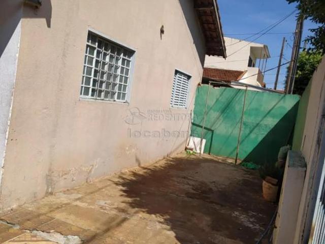 Casa com Kitnets no fundo São Francisco