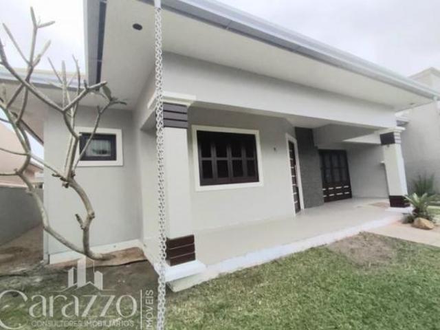 Casa com lage de 03 dormitórios