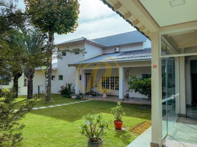 Casa com lago no Condomínio Estância Bom Tempo