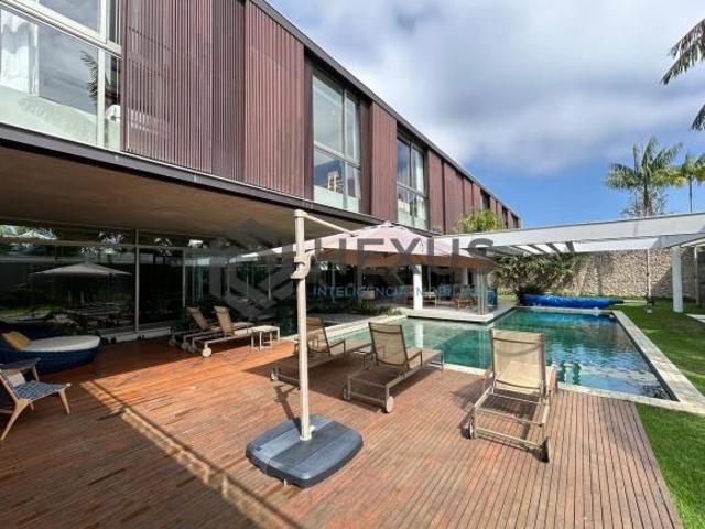Casa com lazer no Condomínio Jardim Acapulco em Pernambuco, Guarujá