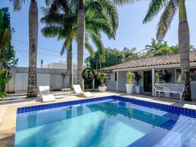 Casa com lazer privativo e 4 quartos e 4 vagas