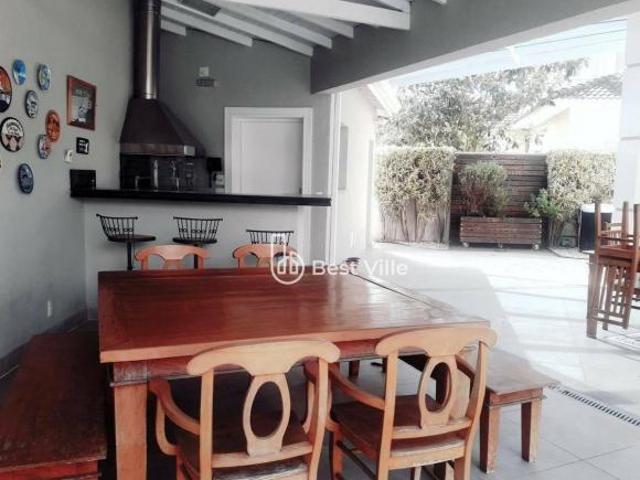 Casa com lazer sensacional em Alphavillle!