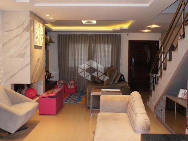 CASA COM LINDA VISTA, EM CANOAS!