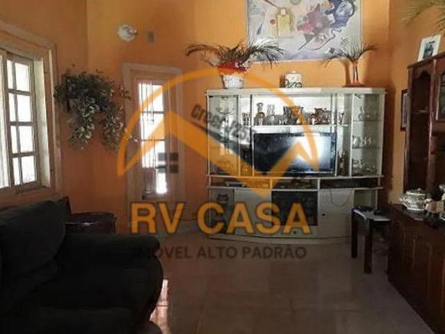 Casa com linda piscina, 3dorms, 2 suítes, a 700m da Praia !