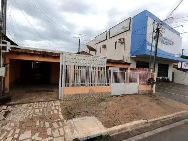 Casa com localização estratégica, ideal para fins comerciais