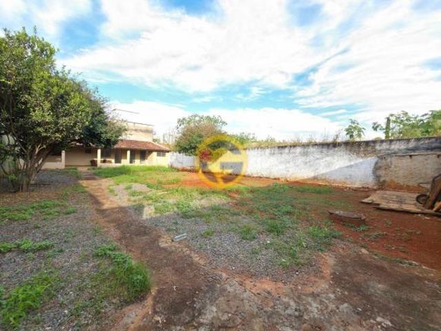 CASA COM LOTE DE 430 M² À VENDA NO SETOR PEDRO LUDOVICO