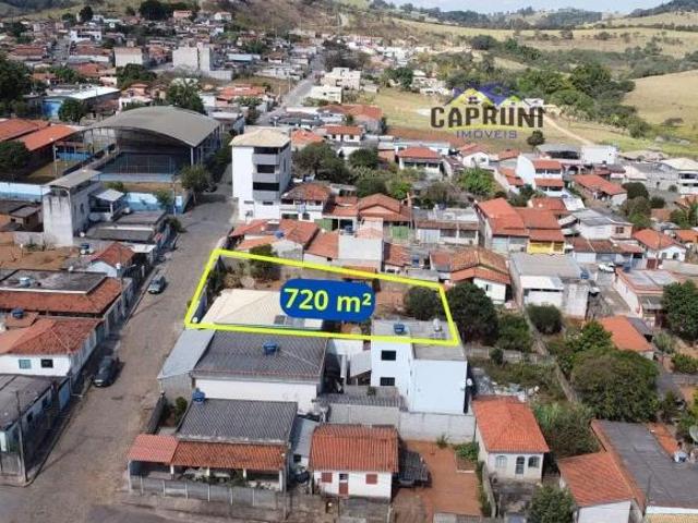 Casa com lote de 720 m² a venda em Carmópolis de Minas, MG