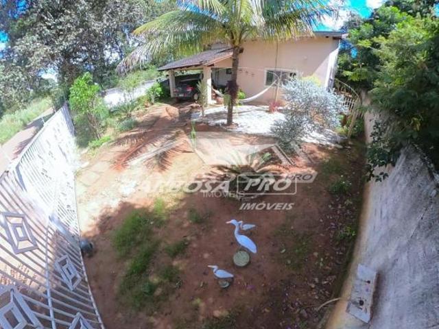 Casa com lote grande e pomar para venda em Caldas Novas