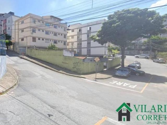 CASA COM LOTE GRANDE EM BH