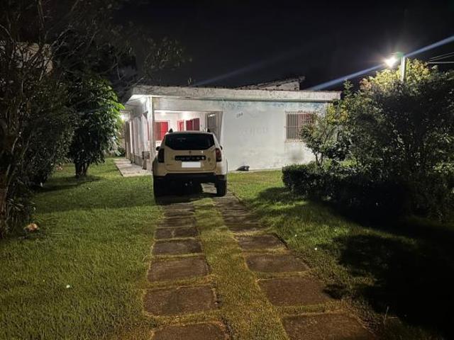 CASA COM LOTE INTEIRO EM ITANHAÉM, APENAS 300M DA PRAIA!