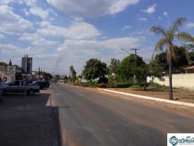 CASA COM LOTE 1.170 M² RESIDENCIAL/COMERCIAL NA PRINCIPAL DA ARNIQUEIRA