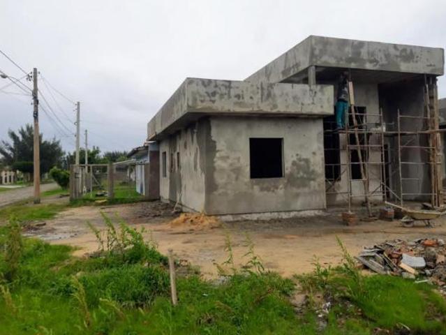 CASA COM MODERNO PADRÃO CONSTRUTIVO PROX. AO MAR