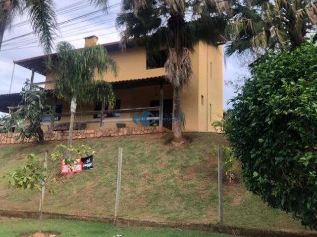 Casa com muito conforto em excelente condomínio, para lazer ou moradia