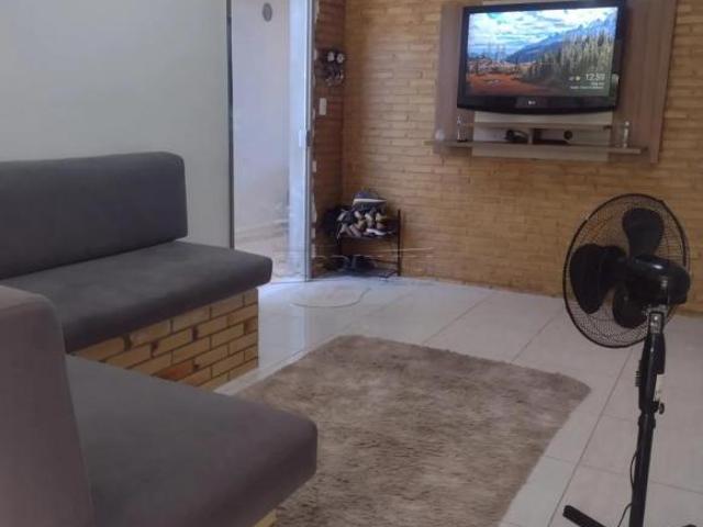Casa com ótima localização, a 5 minutos do centro da cidade