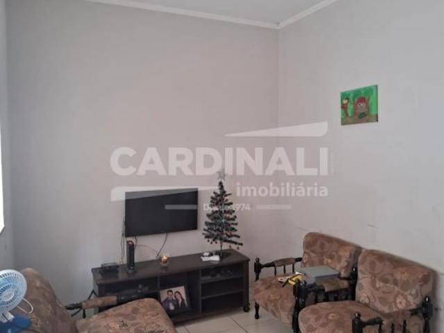 Casa com ótima localização, com 02 dormitórios sendo um suíte