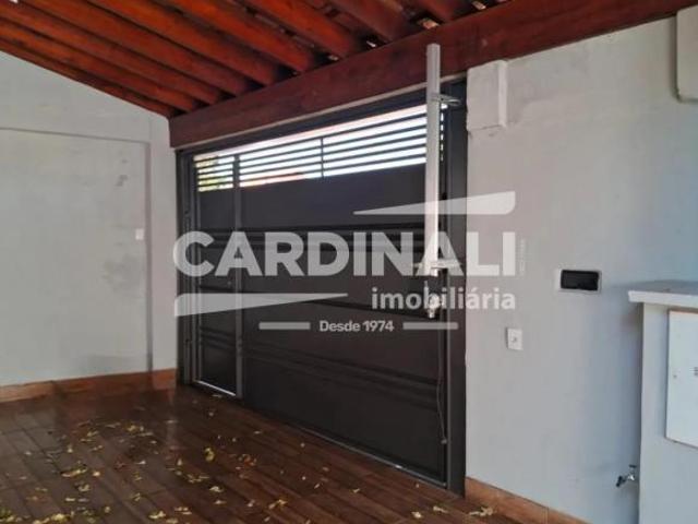 Casa com ótima localização e piscina aquecida