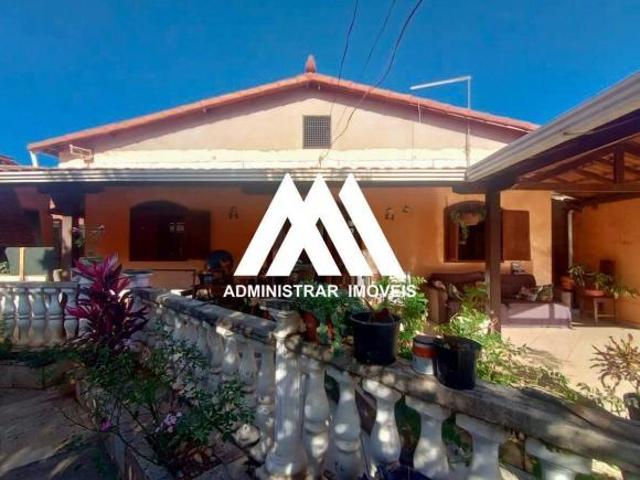 Casa com ótima localização em lote de 360m² á venda em Igarapé MG!