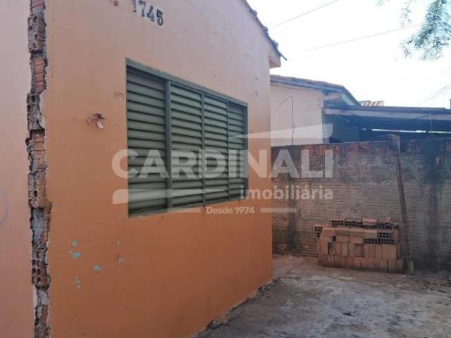 Casa com ótima localização em Rua principal de comércio