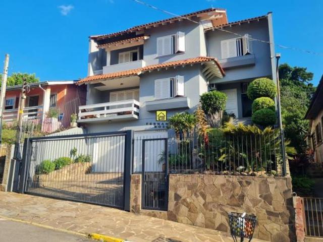 Casa com ótima localização, localizada no centro em lugar tranquilo
