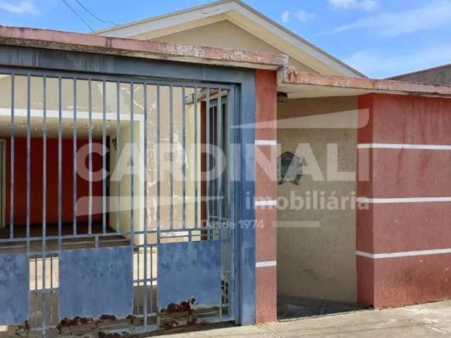Casa com ótima localização próximo a comércio
