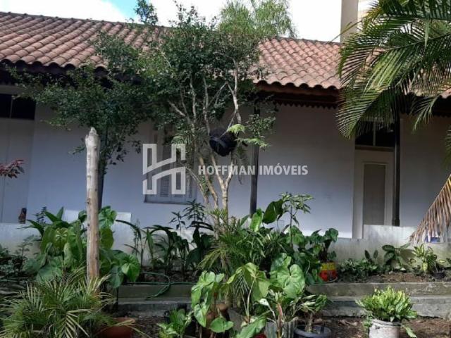 CASA COM ÓTIMA LOCALIZAÇÃO REF. HI5320